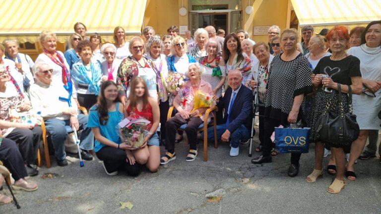 Nonna Bruna Carli ha festeggiato i suoi primi 100 anni presso la ...
